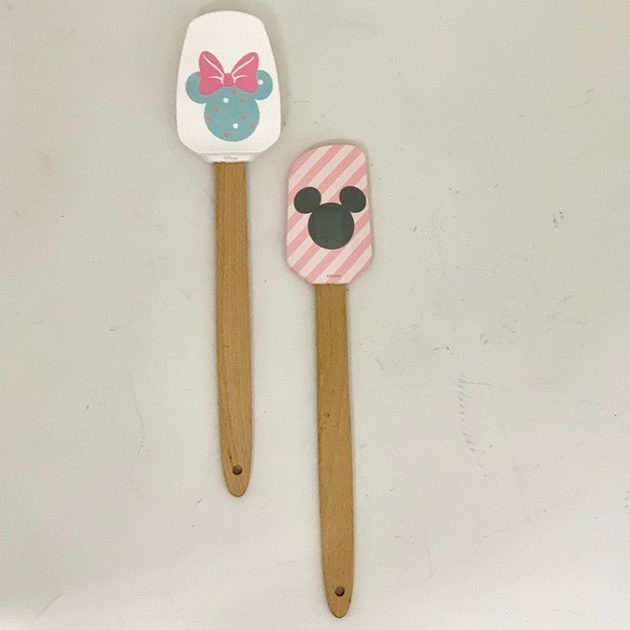 Disney | Kitchen | Fun Disney Mickey Minnie Mouse Rubber Spatulas ...